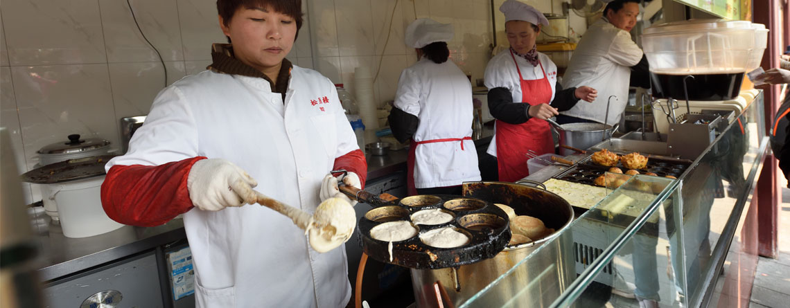 Eating Food at the Roadside – What Should You Take Care?